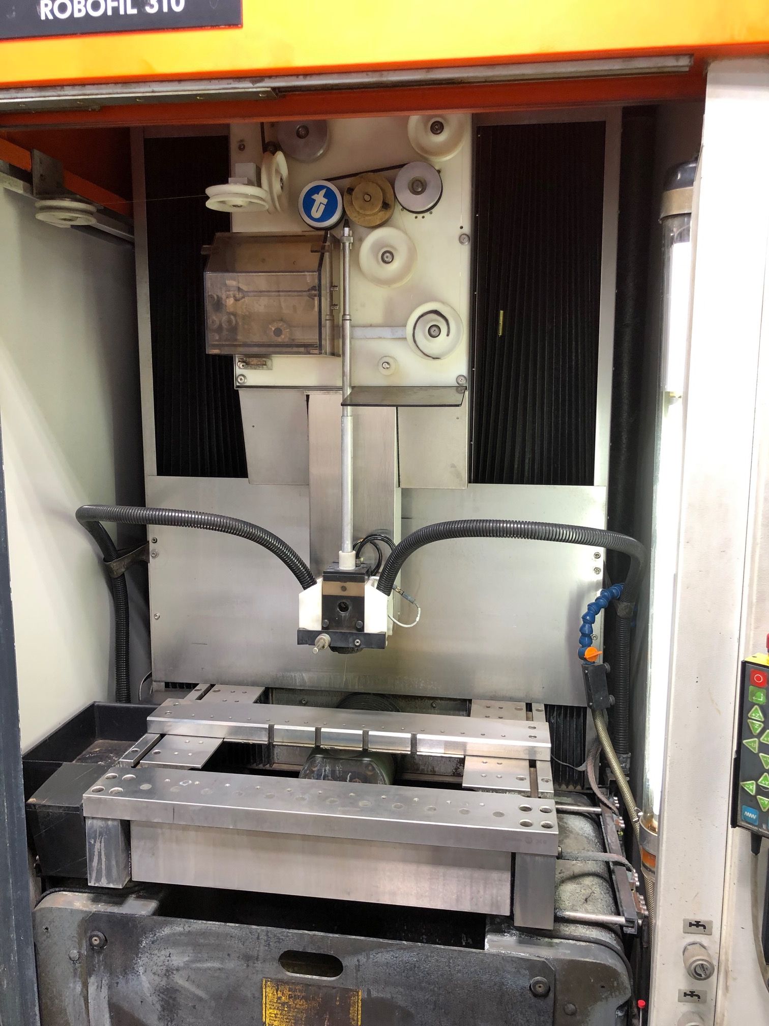 CHARMILLES Robofil 310 1999 - EDM | CNC Machines