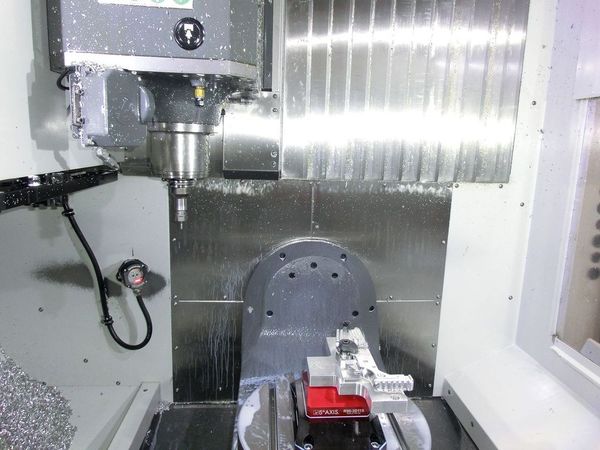 Used HAAS UMC500SS Vertical Machining Center 7037
