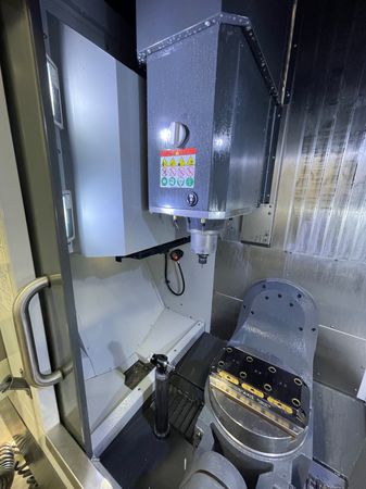 Used HAAS UMC500 Vertical Machining Center 7621