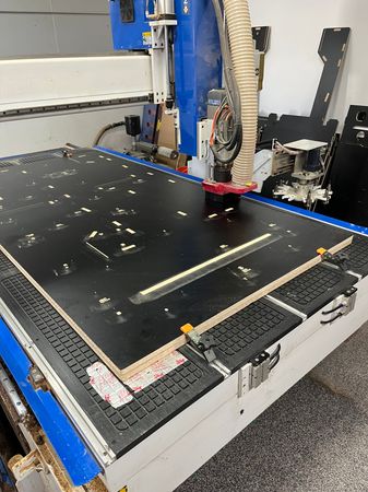 Used BLUE ELEPHANT 1325 Router #7458