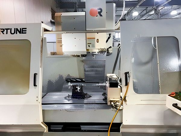 Used FORTUNE VC145 Vertical Machining Center #7644