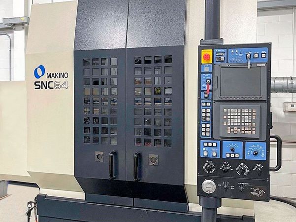 Used MAKINO SNC64 Vertical Machining Center #7998