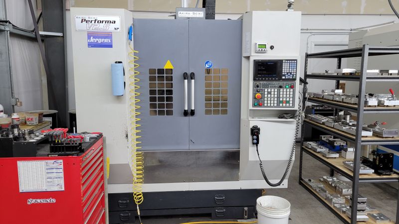 Used AKIRA SEIKI PERFORMA V2.5XP Vertical Machining Center #8042