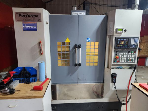 Used AKIRA SEIKI PERFORMA V2.5XP Vertical Machining Center #9354