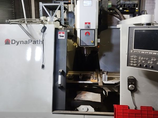 Used DYNAPATH DMC500 Vertical Machining Center #9803