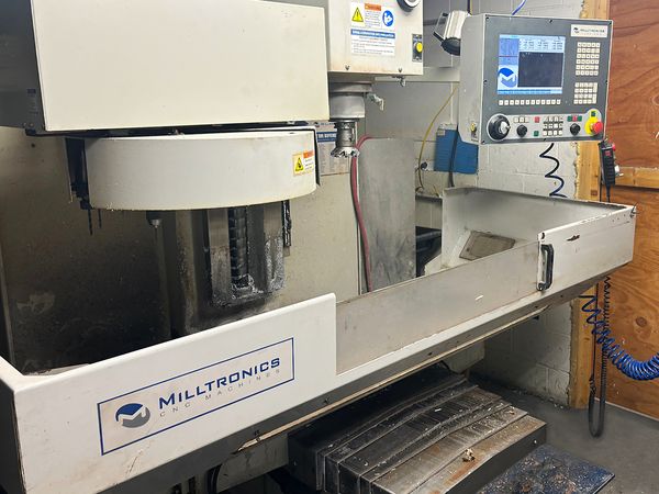 Used MILLTRONICS RH20 Vertical Machining Center #9725