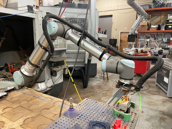 Used UNIVERSAL ROBOTS UR10E Handling #14163
